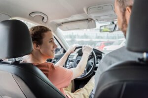 Begleitetes Fahren: Alle Infos zum Führerschein ab 17!